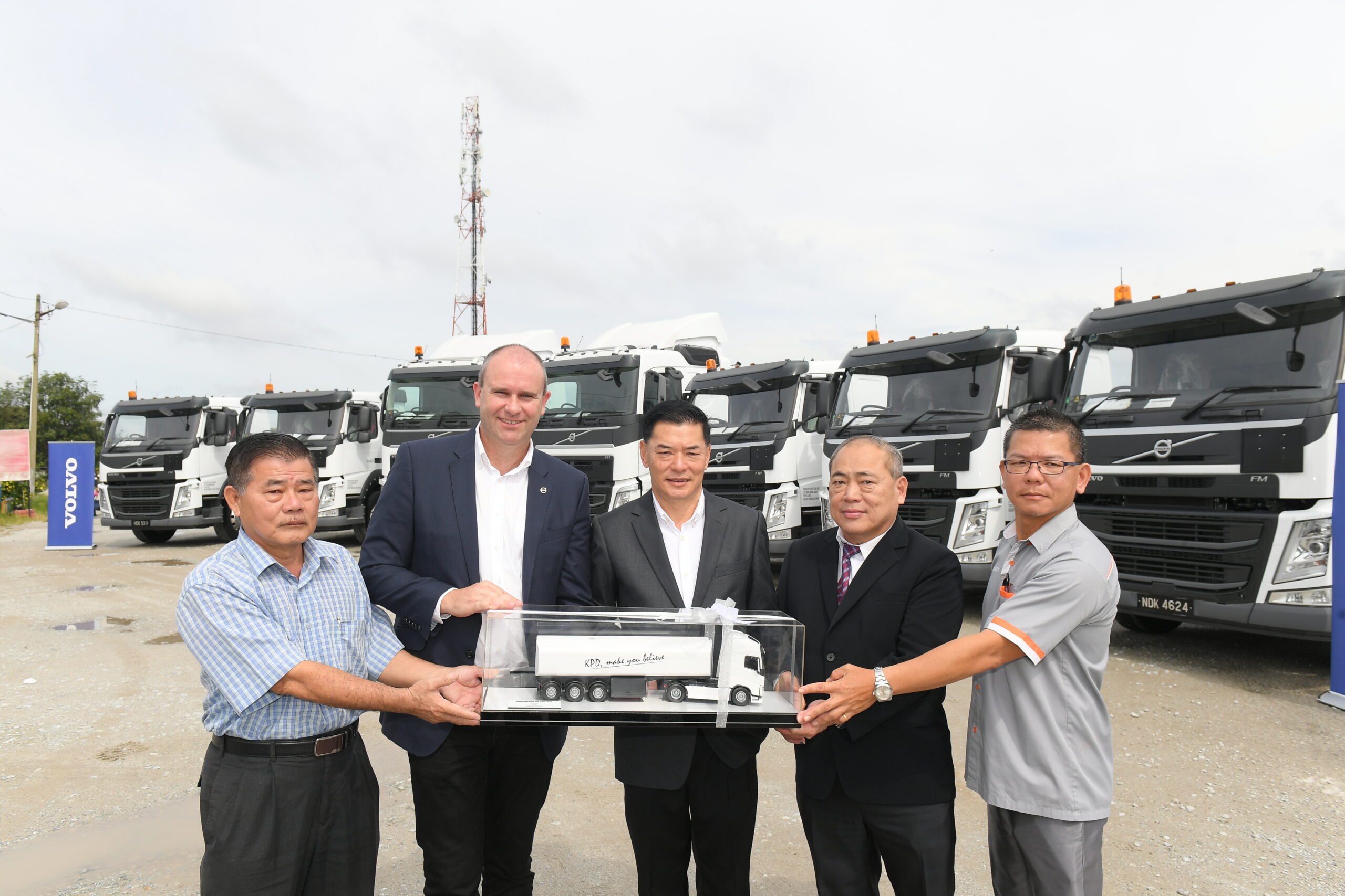 Volvo Trucks Malaysia Delivers 28 Trucks to Konsortium PD | Truck & Bus ...