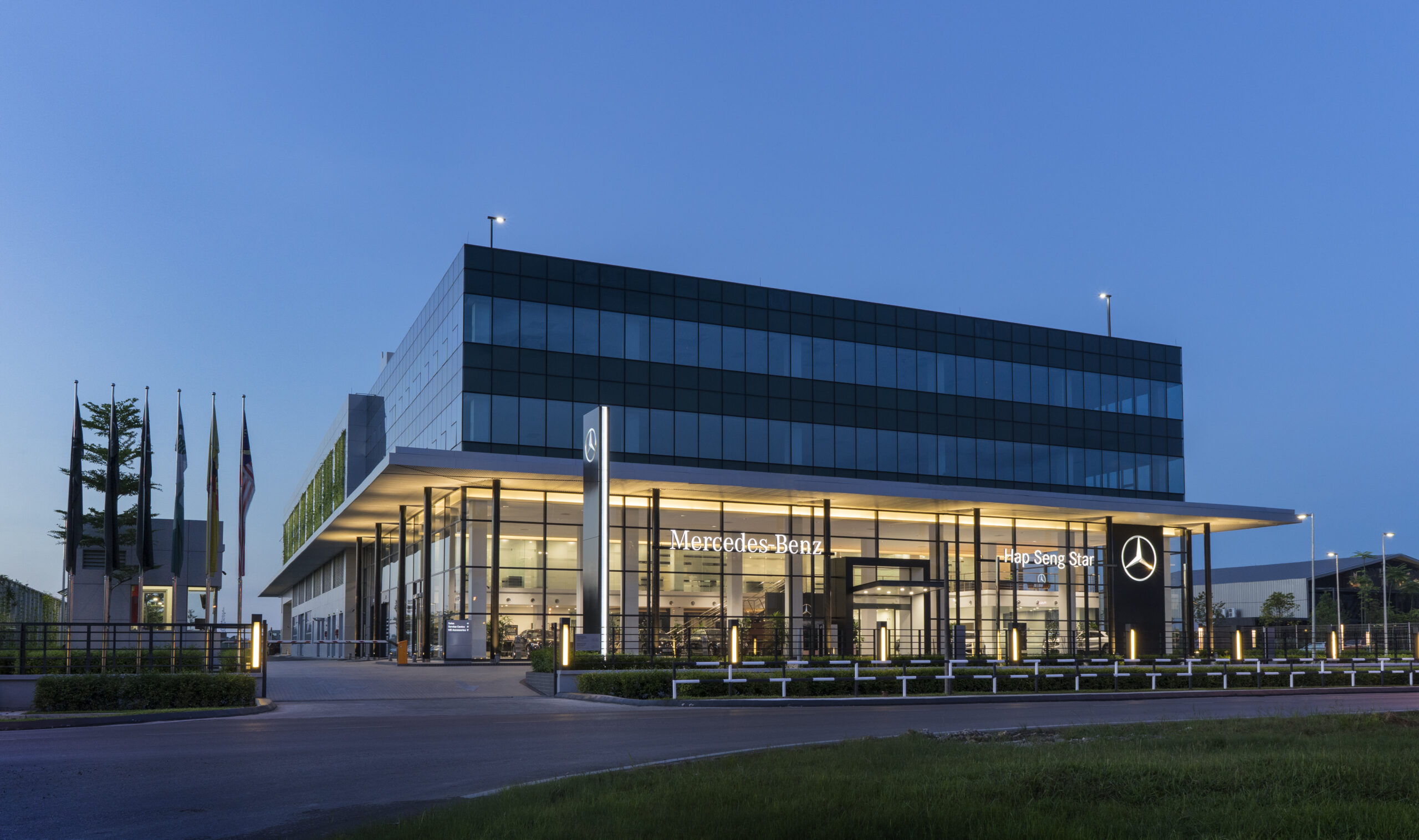 Mercedes-Benz Malaysia Unveils First Integrated One-Stop Centre in East ...